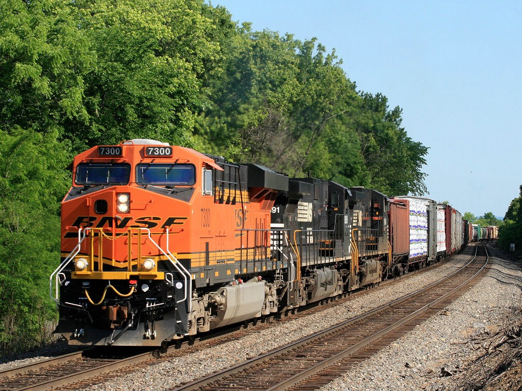 BNSF 7300